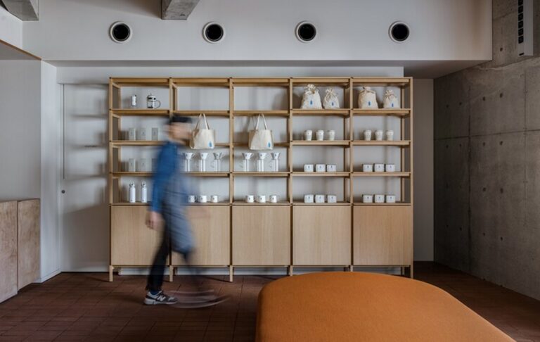 Rediscovering Tradition: The Blue Bottle Coffee Shiroiya Cafe by Keiji ...